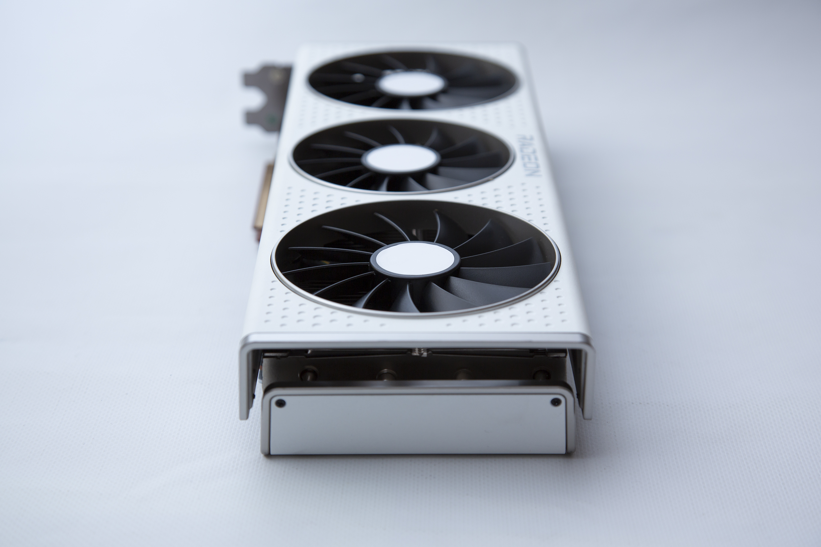 Just another GPU painted white... | DIY / Modding | Carbonite