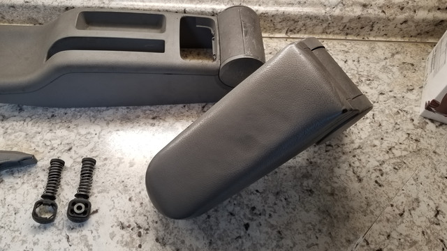 MK4 Gray Center Console Trim + Armrest | VW Vortex - Volkswagen Forum