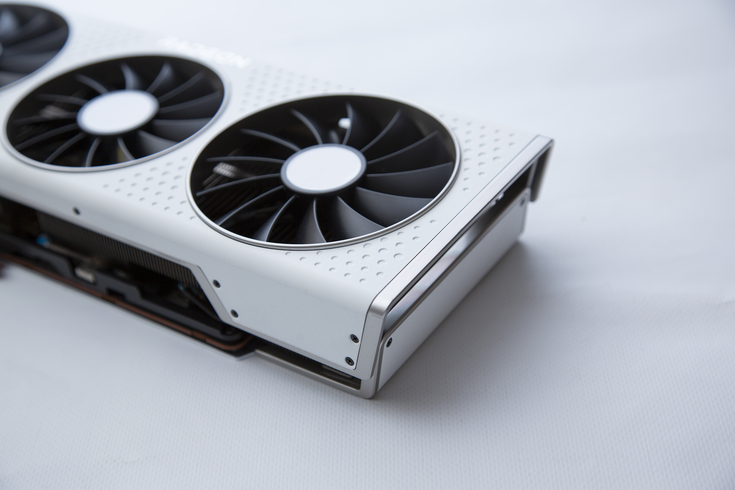 Just another GPU painted white... | DIY / Modding | Carbonite