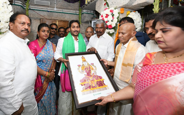 CM inaugurates Vakula Matha Temple : Suryaa.co.in
