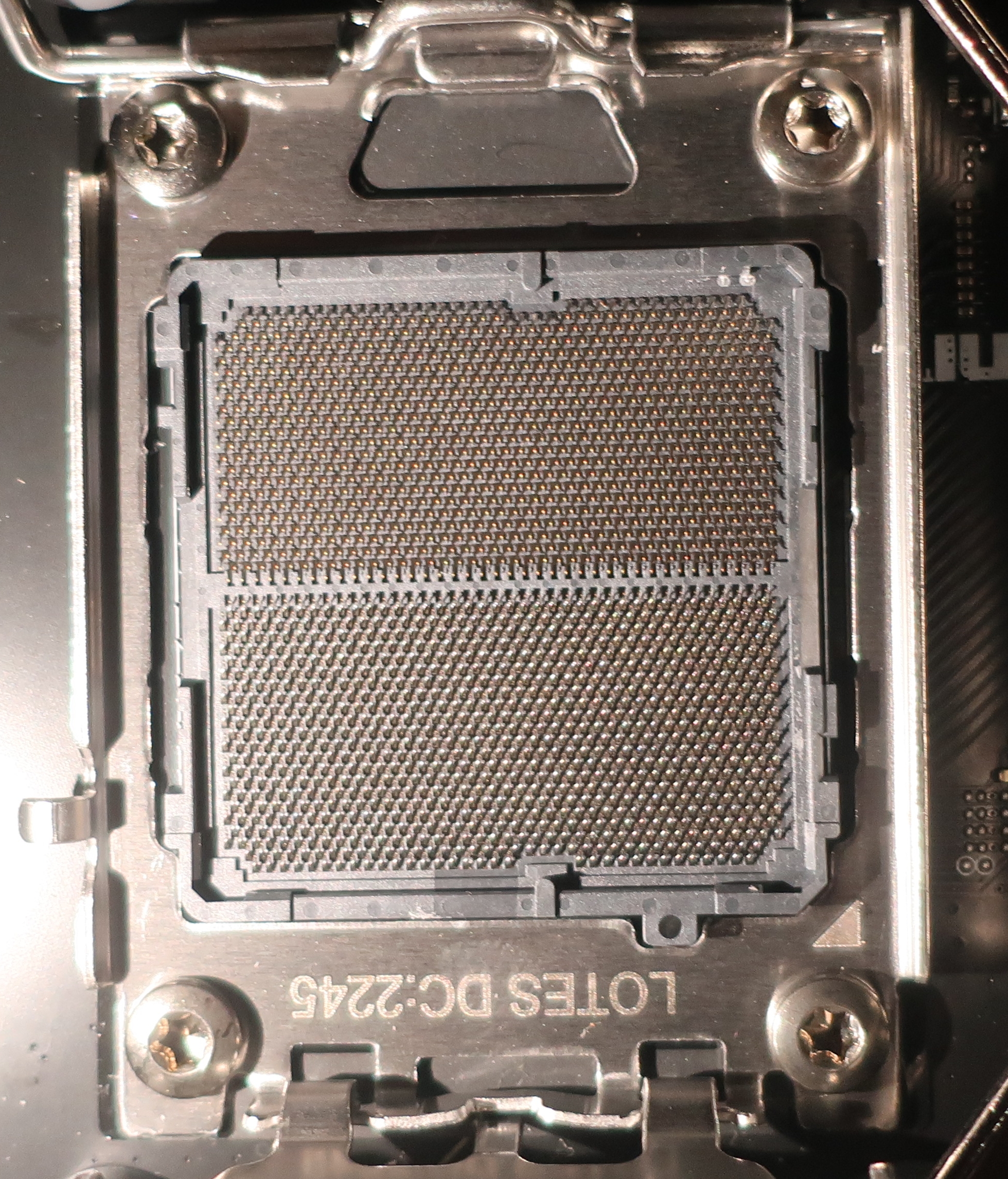 Red CPU EZ debug light! - B650 Tomahawk with R7700x cpu | MSI Global ...
