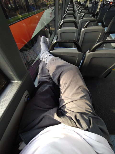 my frend say he like to sit bus upper deck left side | HardwareZone Forums
