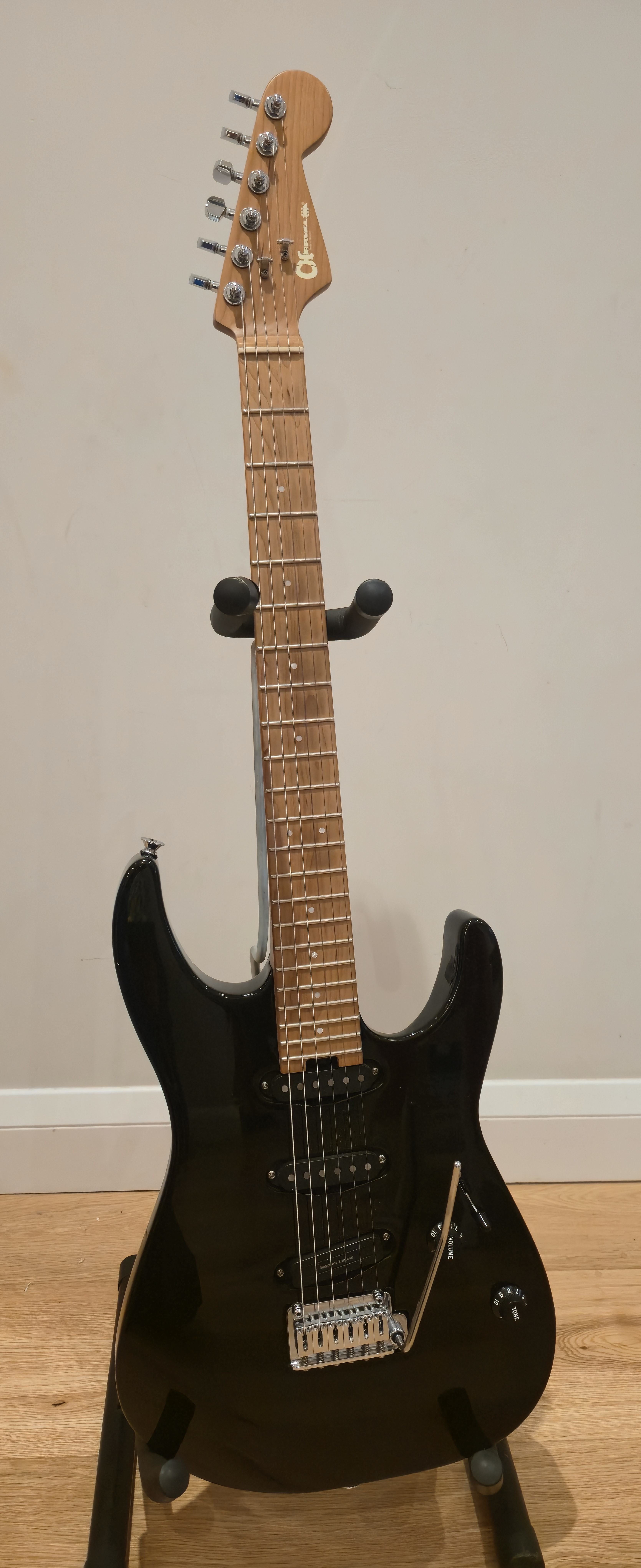 Sold - Charvel DK22 Gloss black with Charvel Dinky hard case - was £595 ...