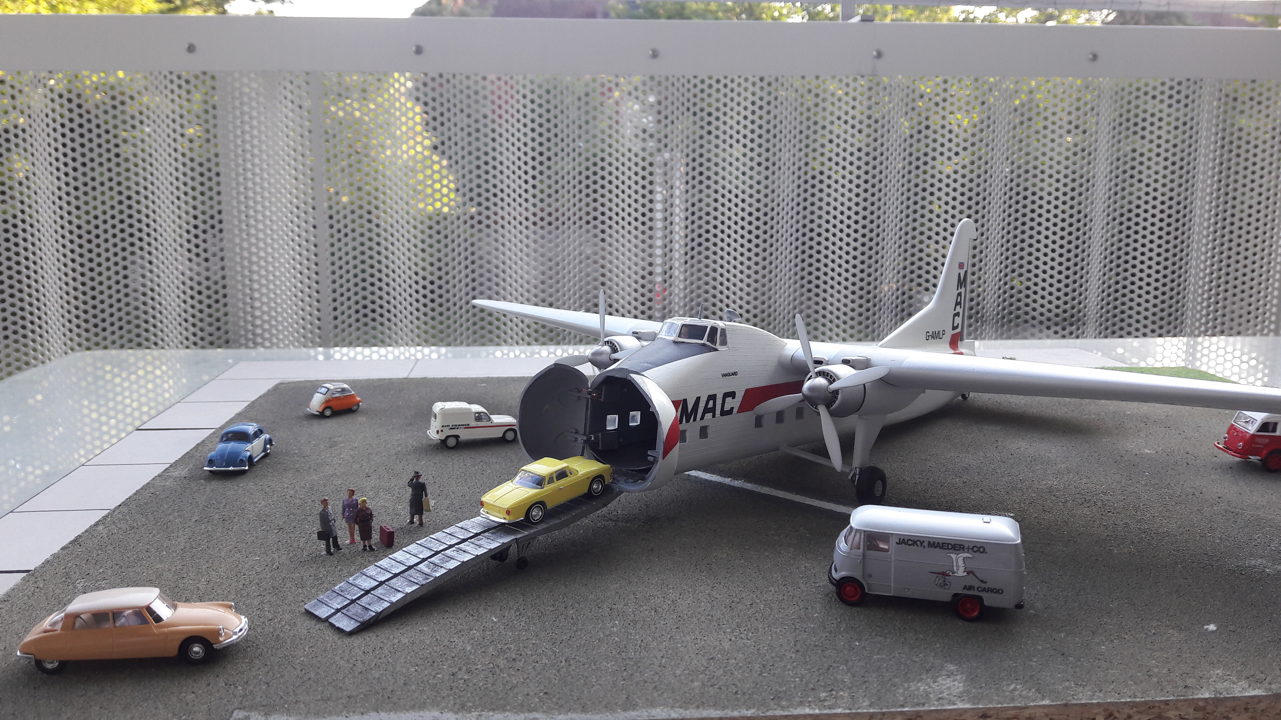 Bristol Superfreighter ancient Airfix kit in 1/72 - Ready for ...