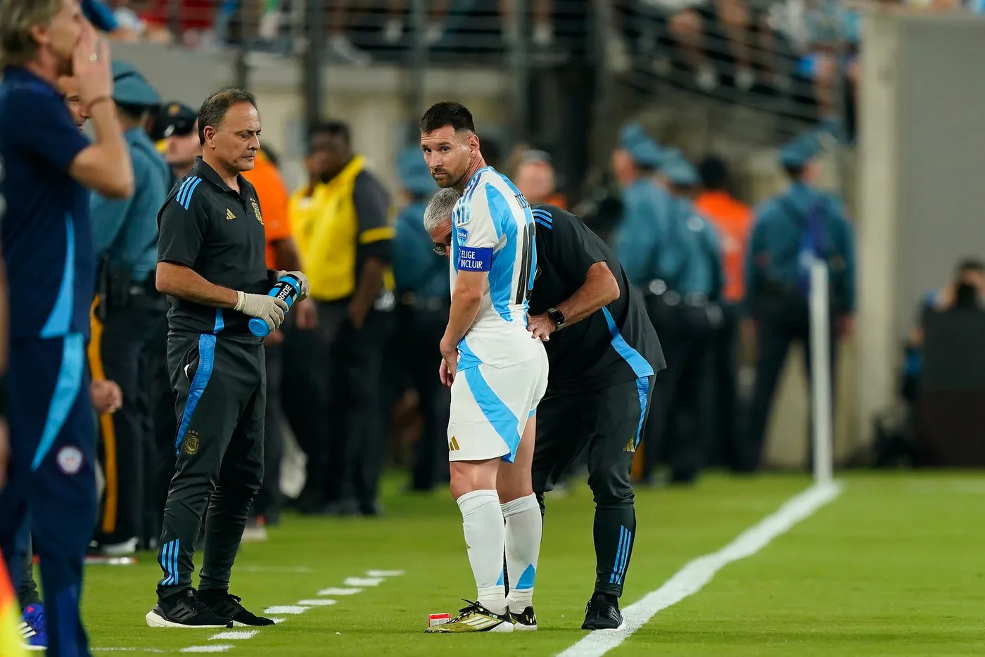 Messi completó el entrenamiento con el resto del equipo y es probable ...