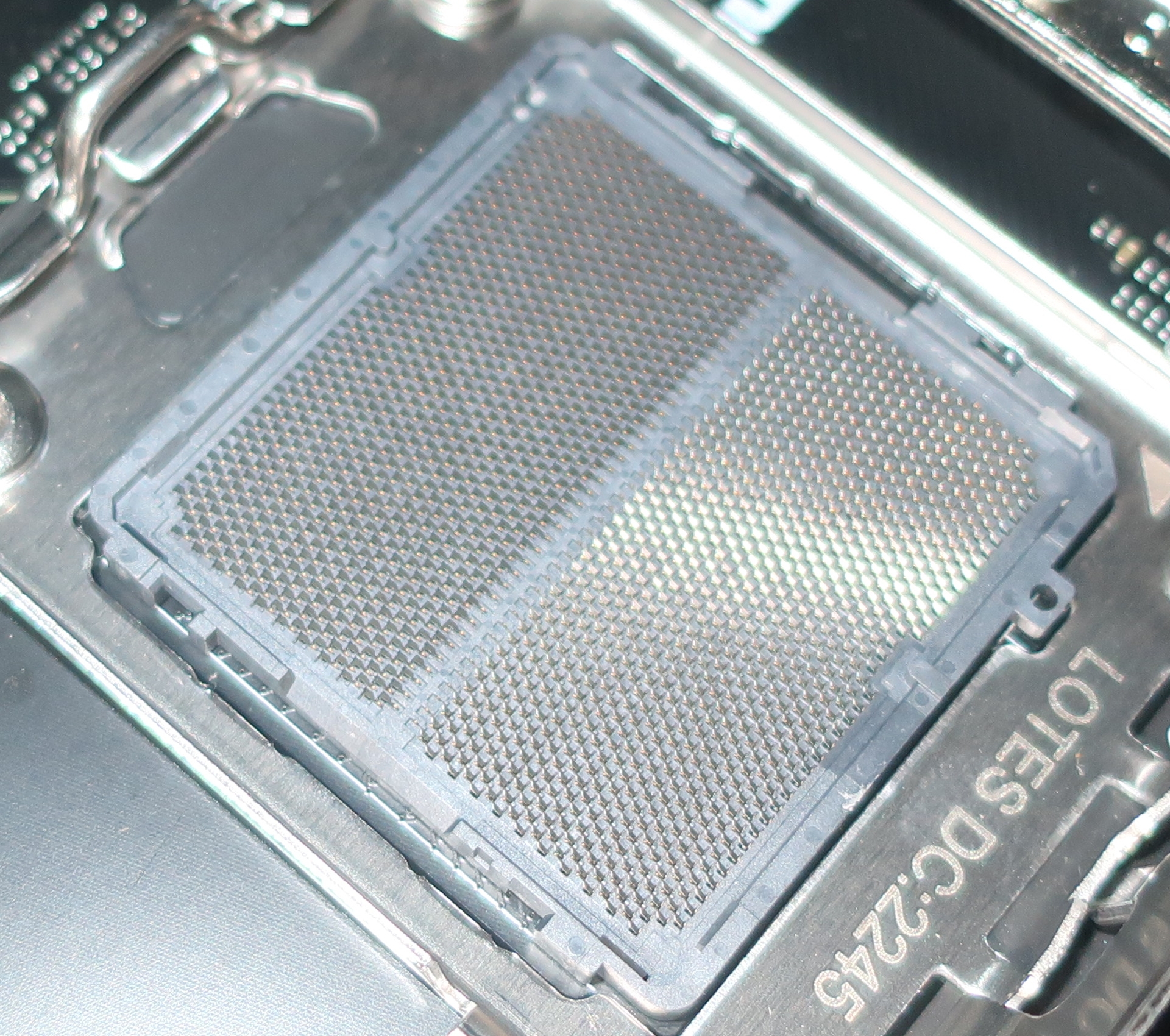 Red CPU EZ debug light! - B650 Tomahawk with R7700x cpu | MSI Global ...