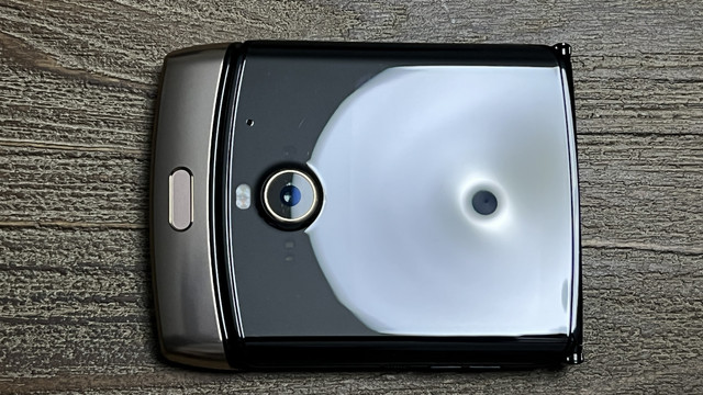 [For Sale] - Motorola RAZR (1st gen) 2020 model | Phones | Carbonite